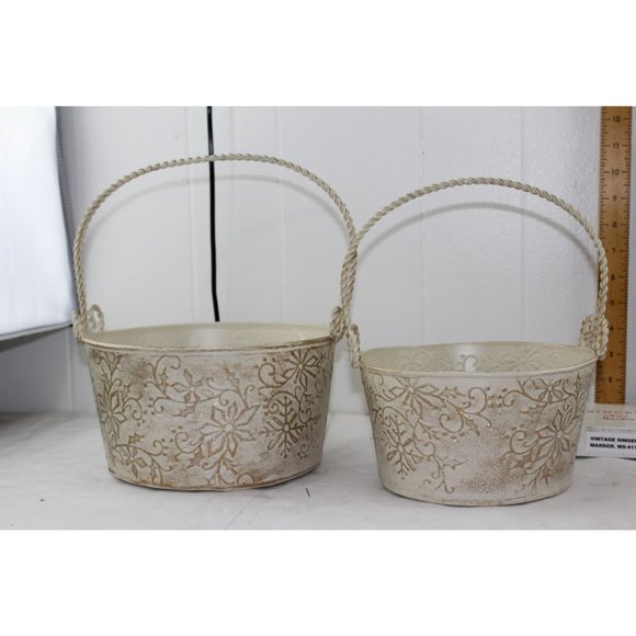 Unknown | Accents | Set Of 2 White And Gold Metal Baskets Craft Decor ...